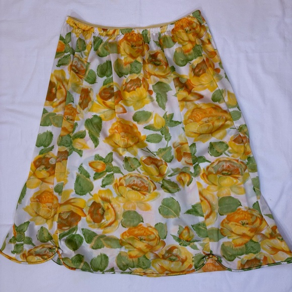 Vanity Fair | Intimates & Sleepwear | Vintage Vanity Fair Satin Yellow ...